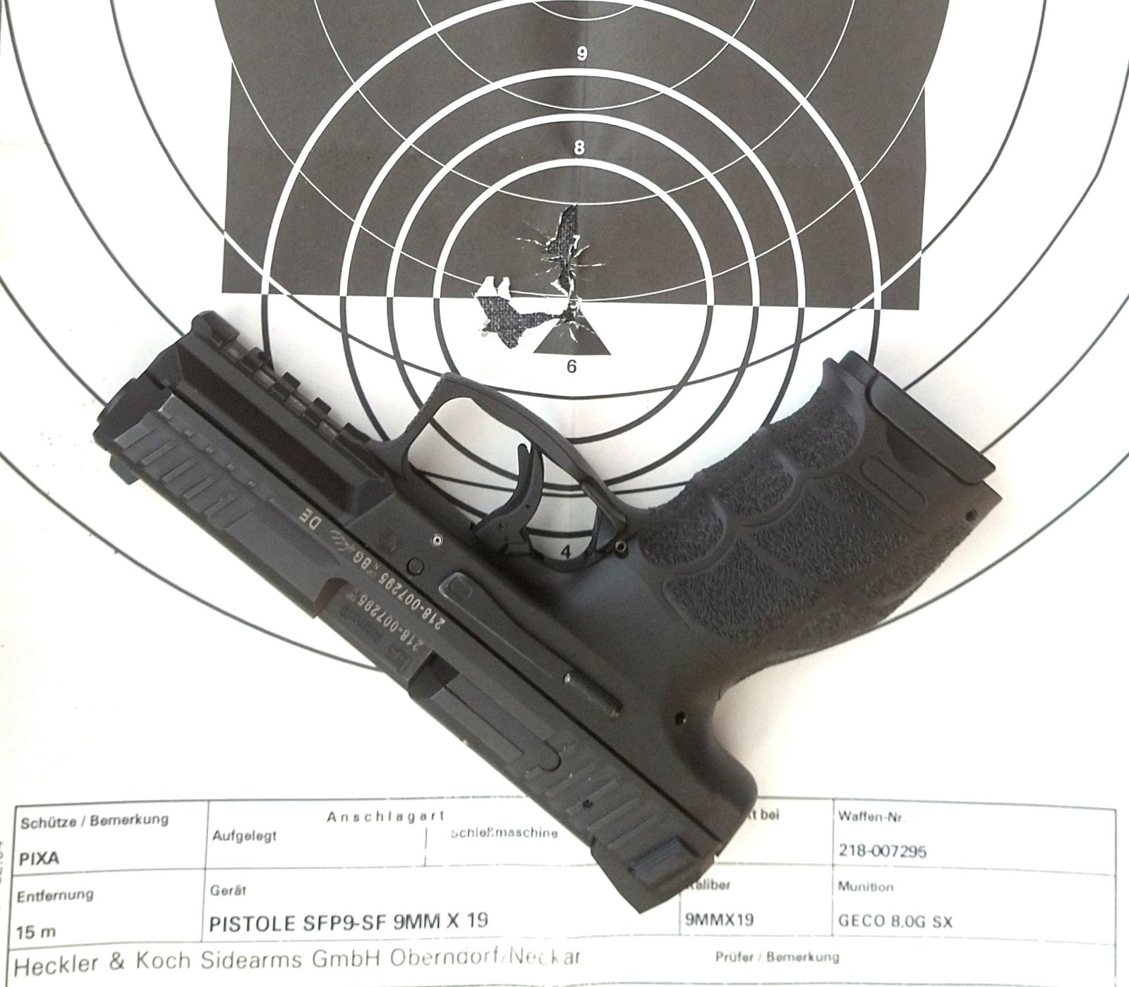 Współczesny pistolet samopowtarzalny kalibru 9 mm, konstrukcji i ...