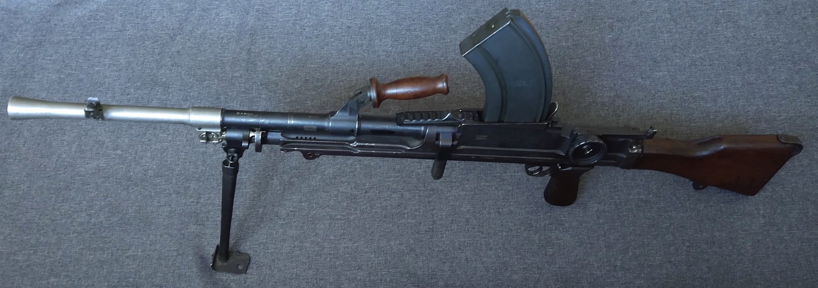 Virtual Museum - Broń XX wieku - Ręczny karabin maszynowy Bren Mk I M